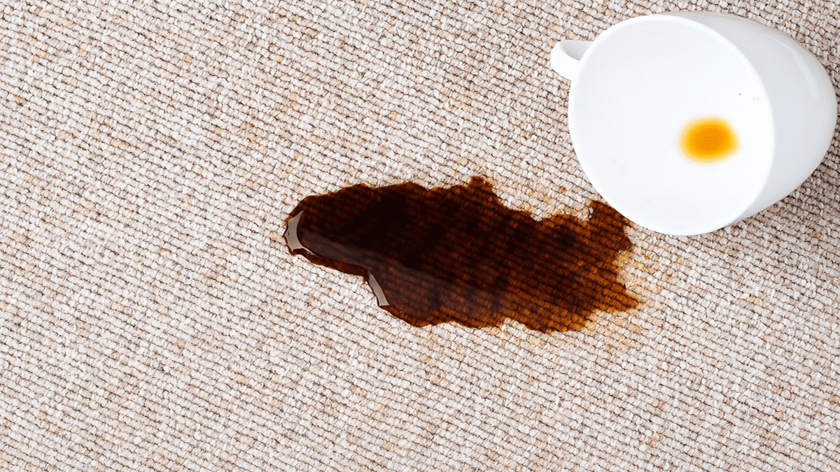 Manchas de café? 5 dicas eficazes para remover sem esforço