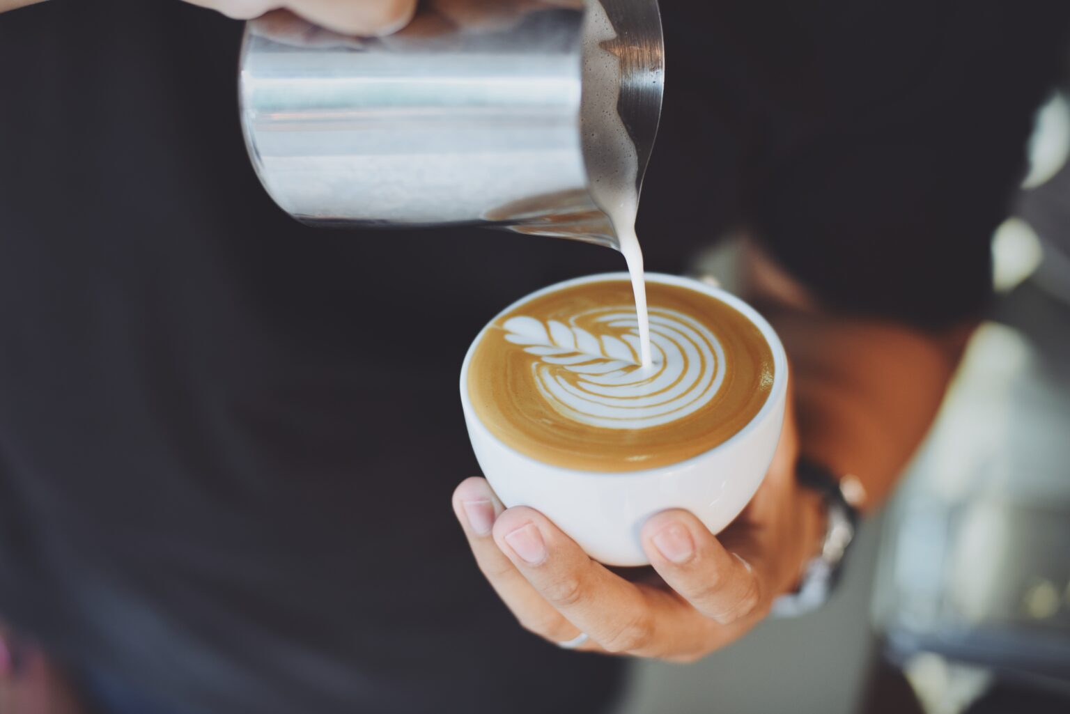 Latte: O Clássico Cremoso Que Conquistou Cafeterias no Mundo Todo